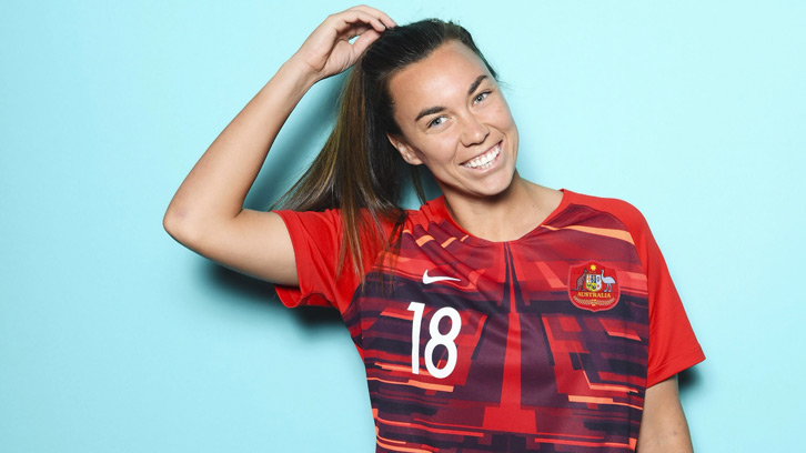 West Ham United Catch Australian International Goalkeeper Mackenzie